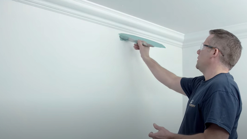How to Cut in Paint | Dulux Trade